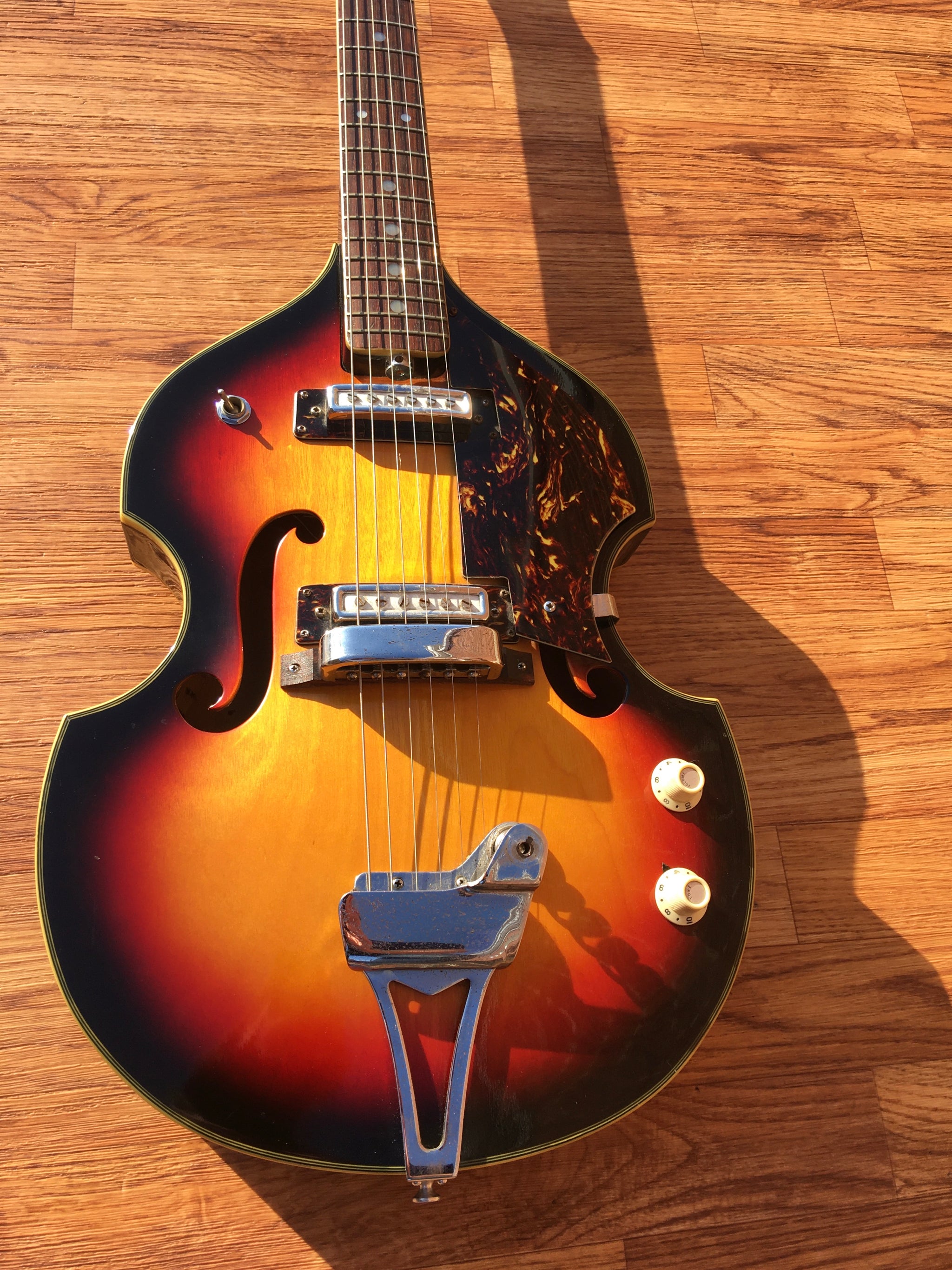 1970s Teisco Encore Violin Electric Guitar Sunburst - Norma, Greco, Ka ...